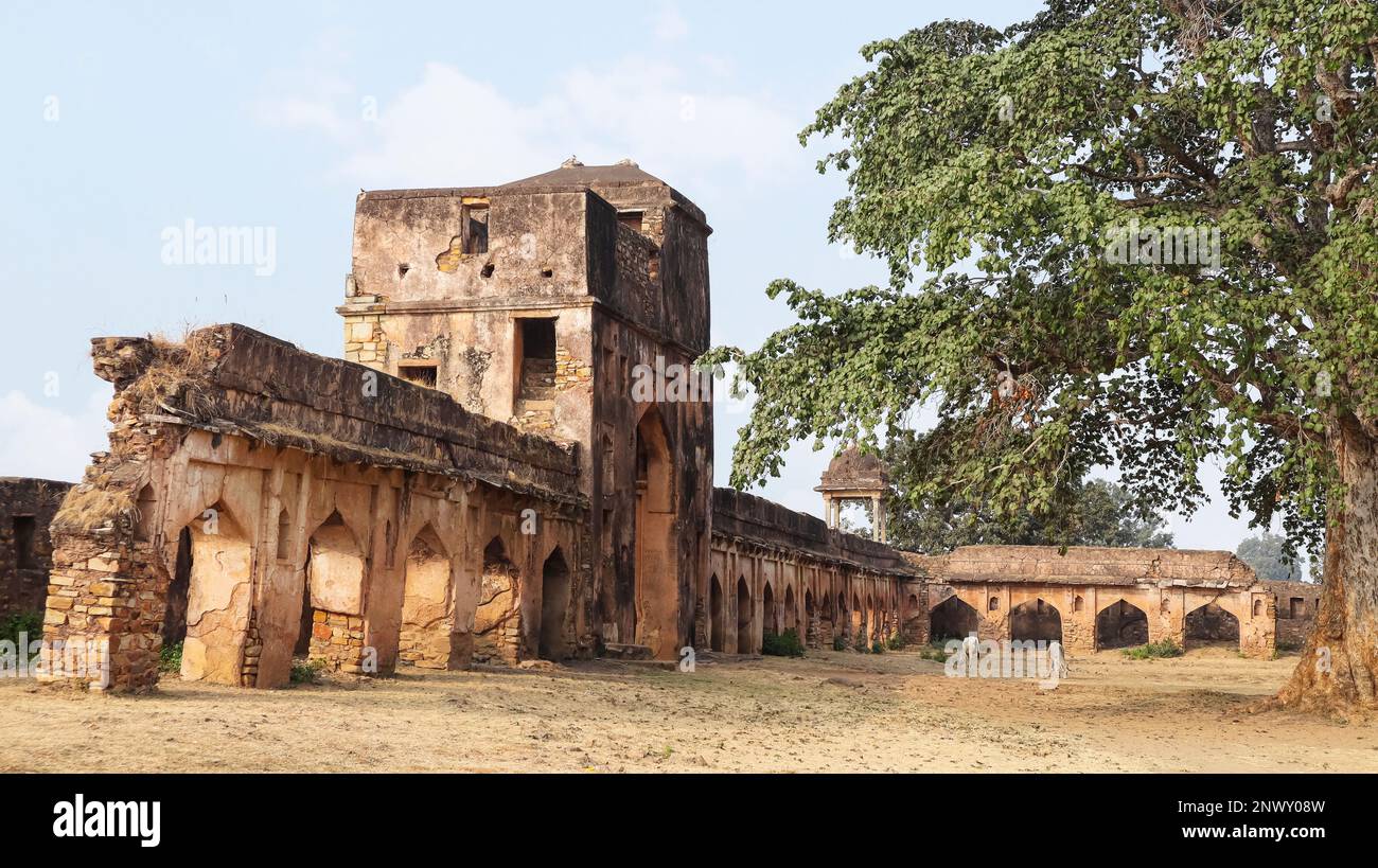 Ruined Protection walls and Campus Entrance of Rohtas Fort, Bihar ...