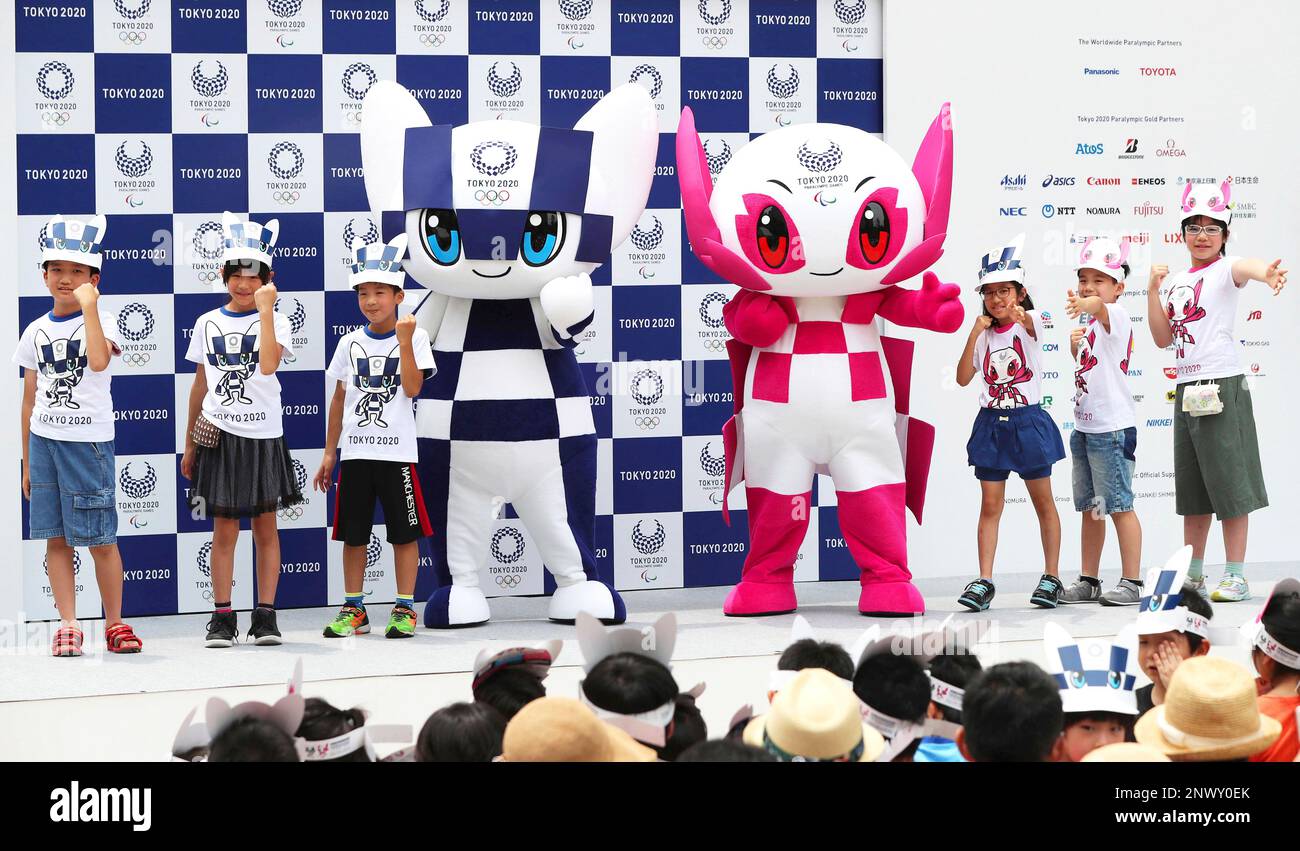 "MIRAITOWA" (L), a mascot of Tokyo 2020 Olympic Games, and "SOMEITY"(R ...