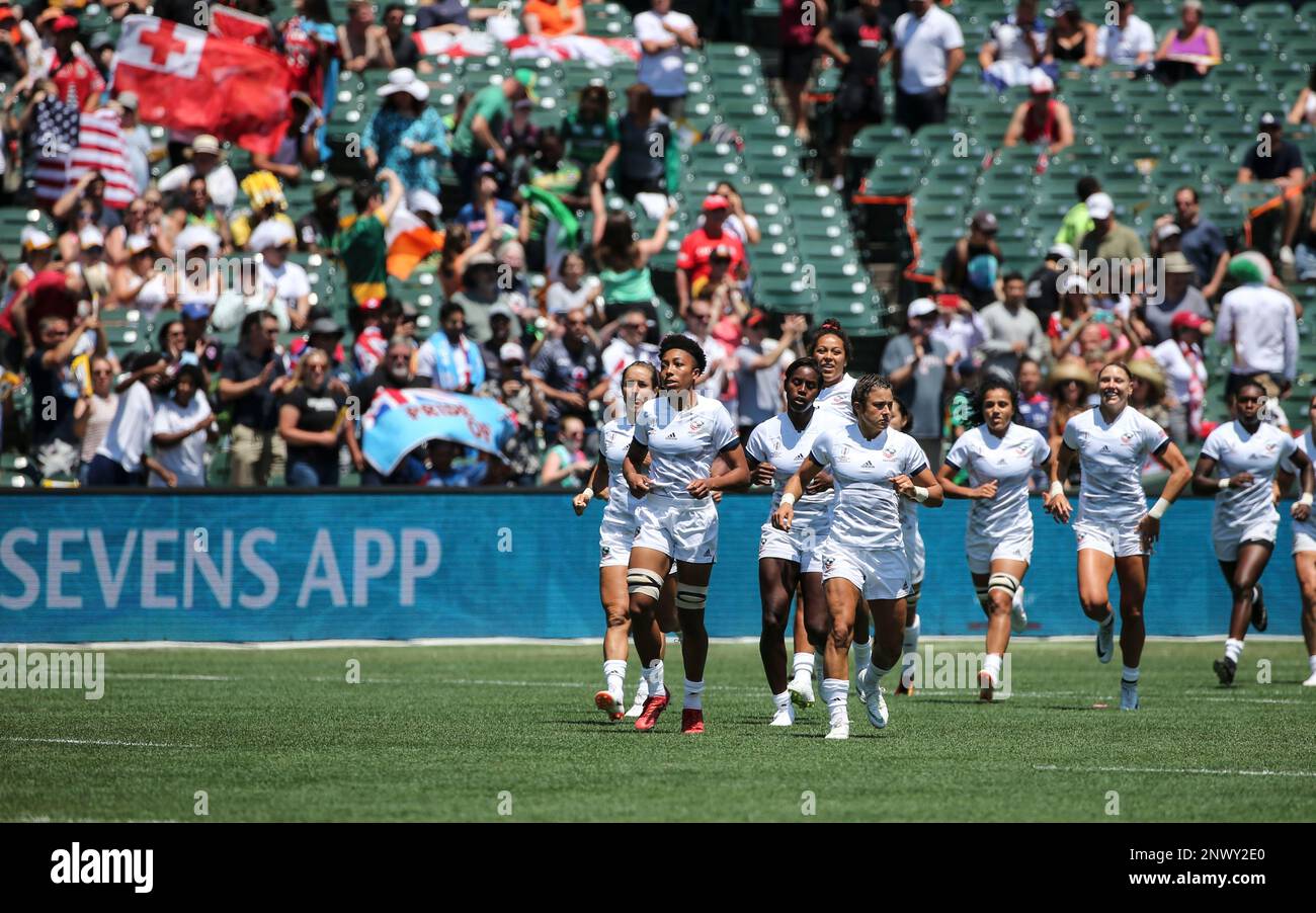 The United States women's team takes the pitch prior to a match against ...
