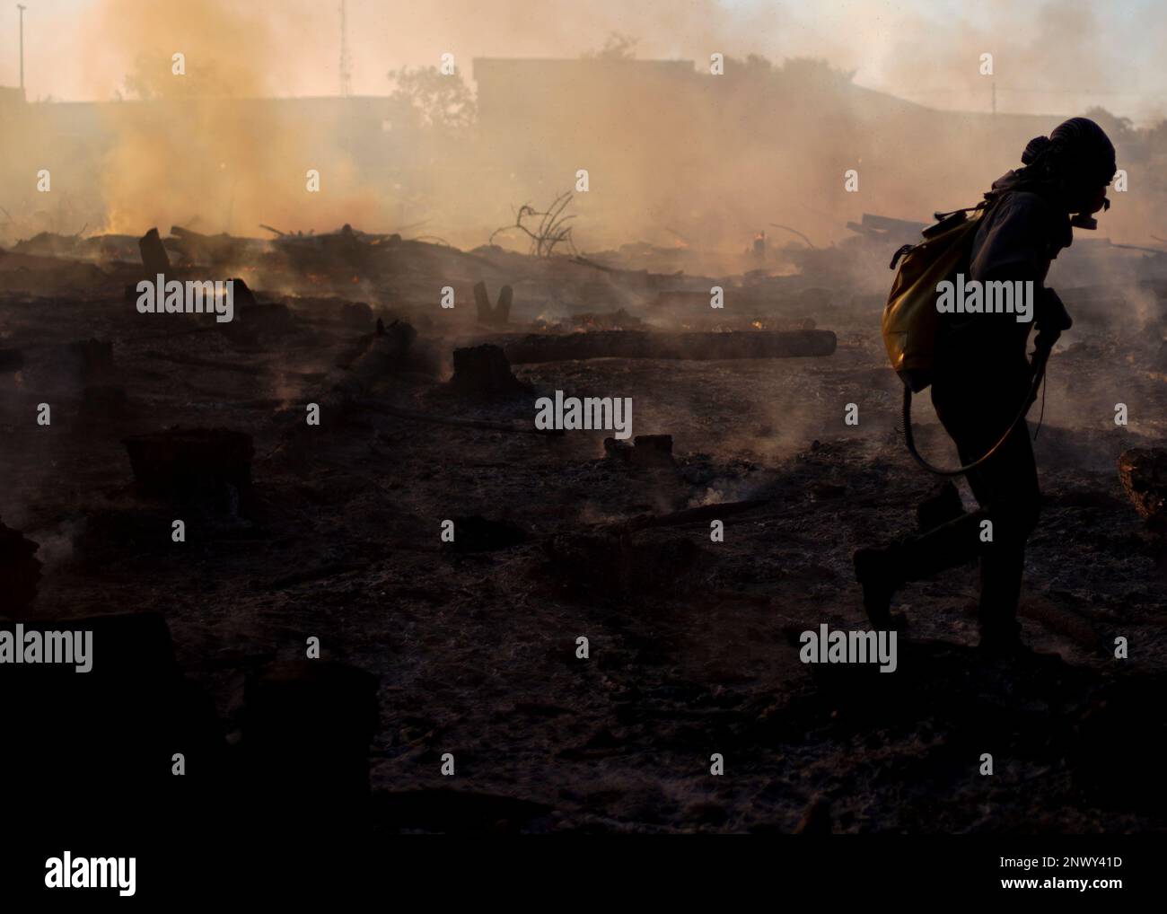 DF - Brasilia - 07/20/2018 - Fire in Paranoa - Military firefighters ...