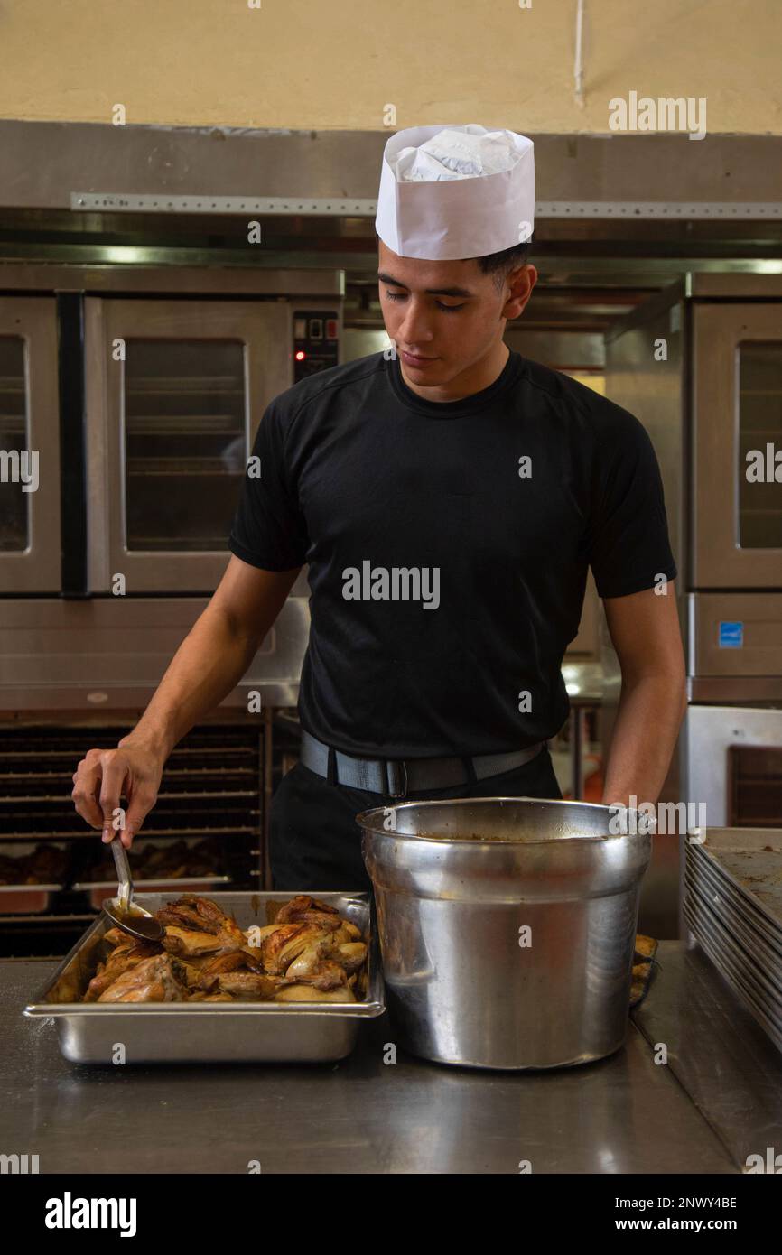 Navy chow hall hi-res stock photography and images - Alamy