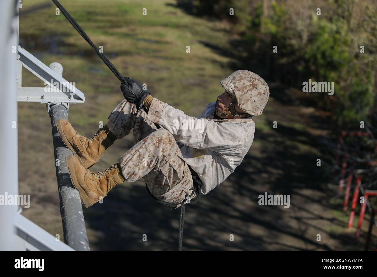 Recruits with Hotel Company, 2nd Recruit Training Battalion, execute ...