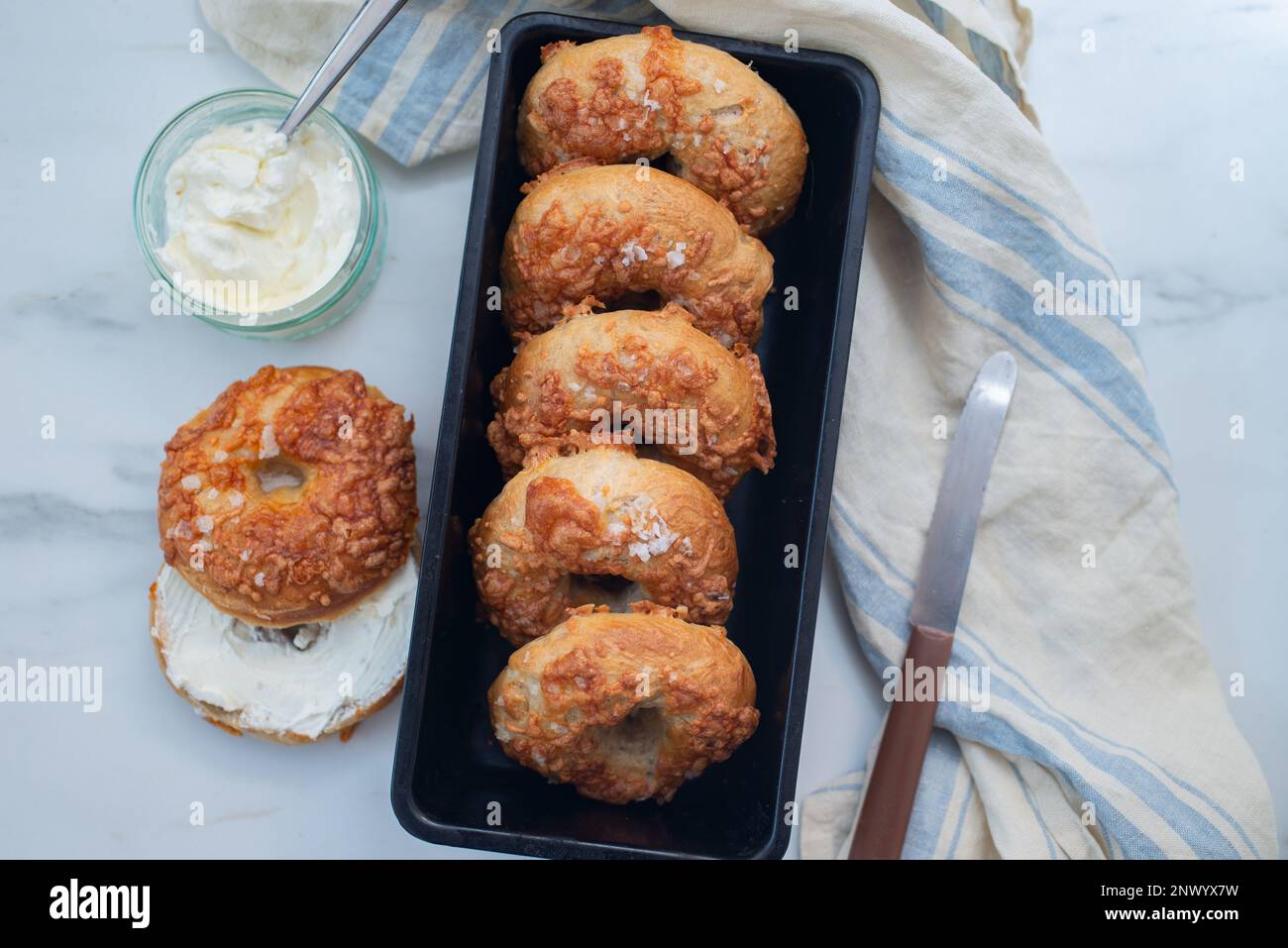Traditional chinese bagels hi-res stock photography and images - Alamy