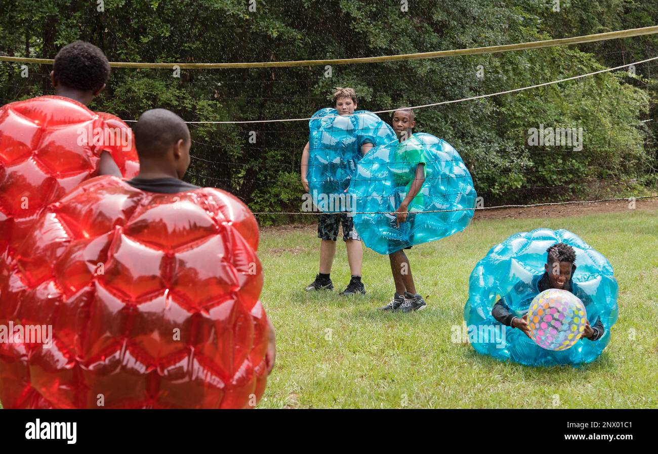 Texas Asthma Camp campers Devynn Hare, 14, of Dallas, Jaden Adams, 13 ...