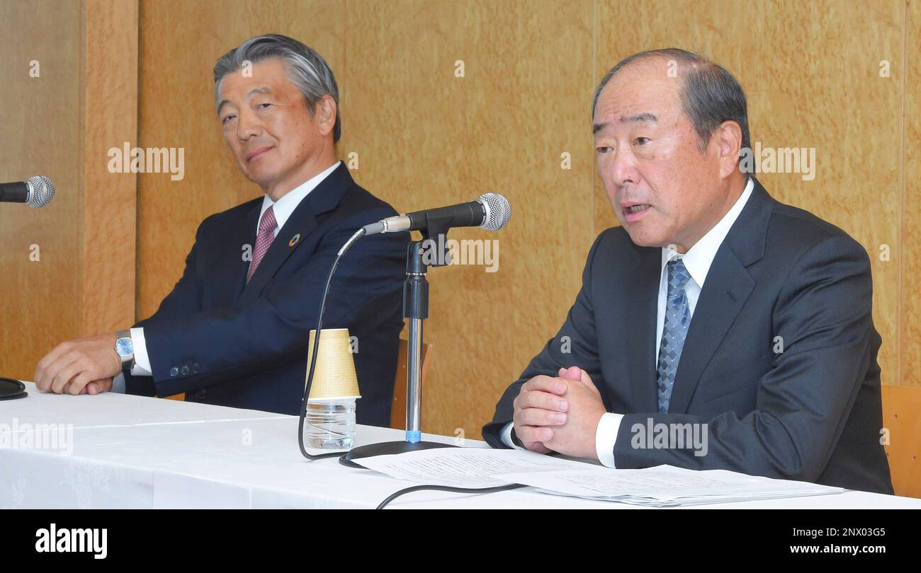 Showa Shell Sekiyu K.K. CEO Tsuyoshi Kameoka (L) and Idemitsu Kosan Co ...
