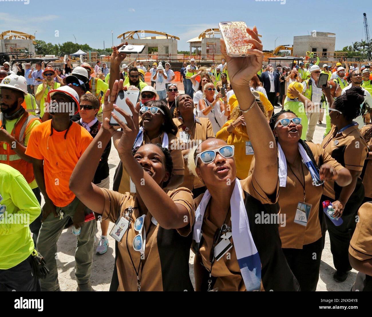 Housekeepers Chaquana Jones, 27, center left, and Audrey Boykin, center ...