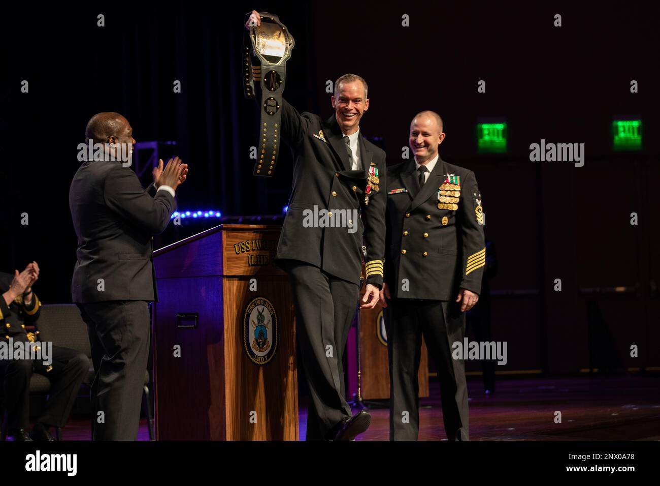 Uss iwo jima commanding hi-res stock photography and images - Alamy