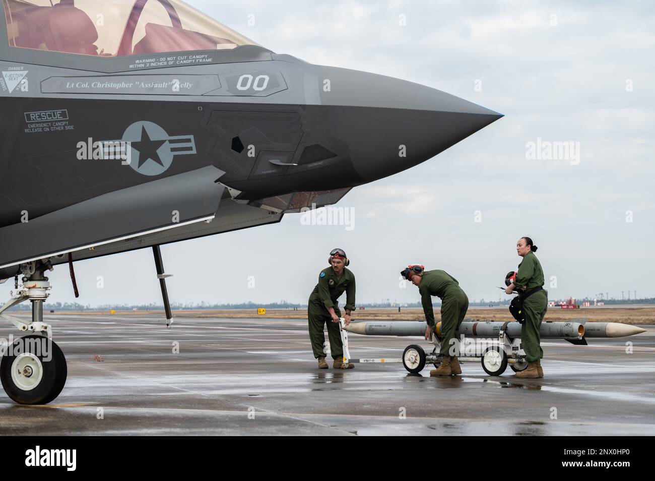 U.S. Marines with Marine Fighter Attack Squadron (VMFA) 214, Marine ...