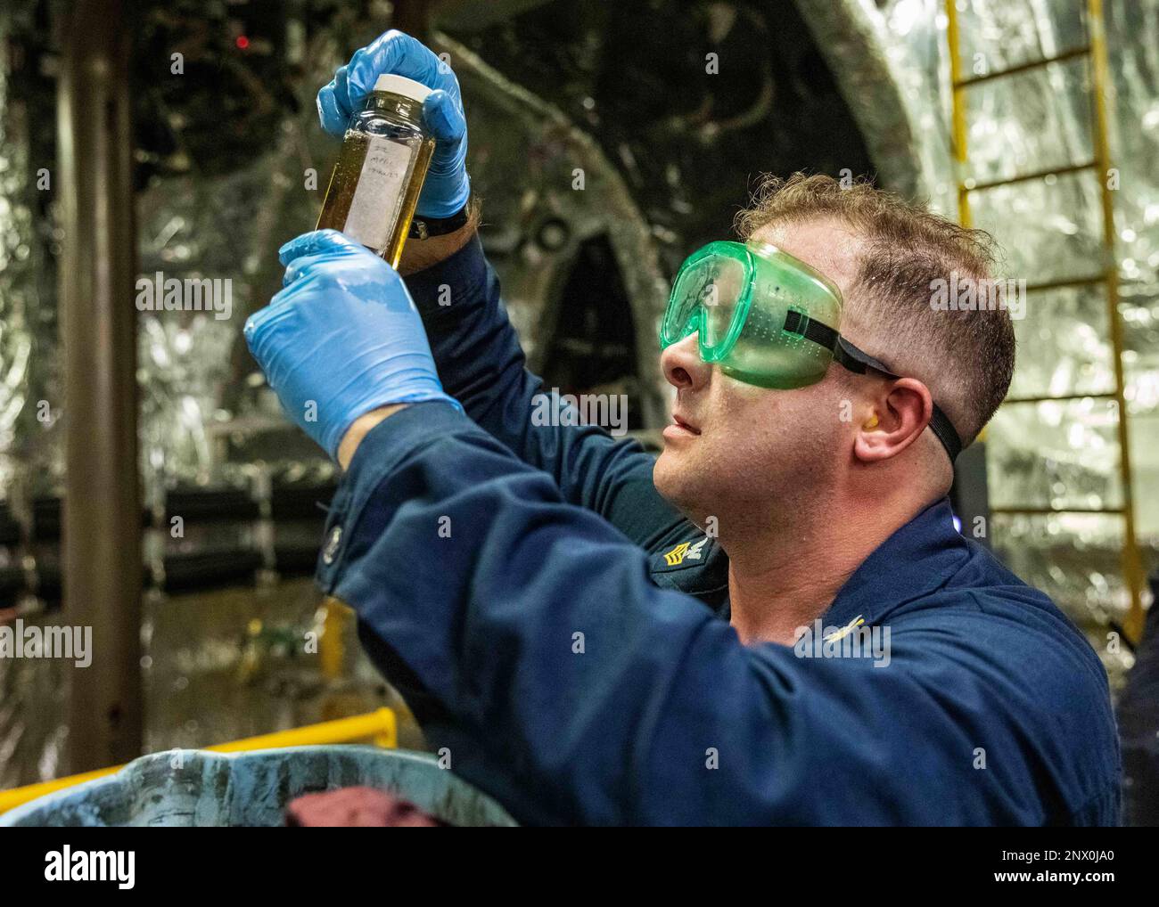 230117-N-HG846-1061 SOUTH CHINA SEA (January 17, 2023) – Machinist Mate ...