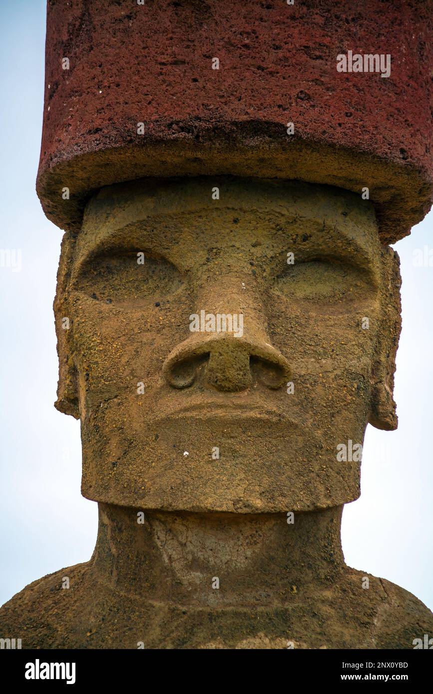 Moai on the beach hi-res stock photography and images - Alamy