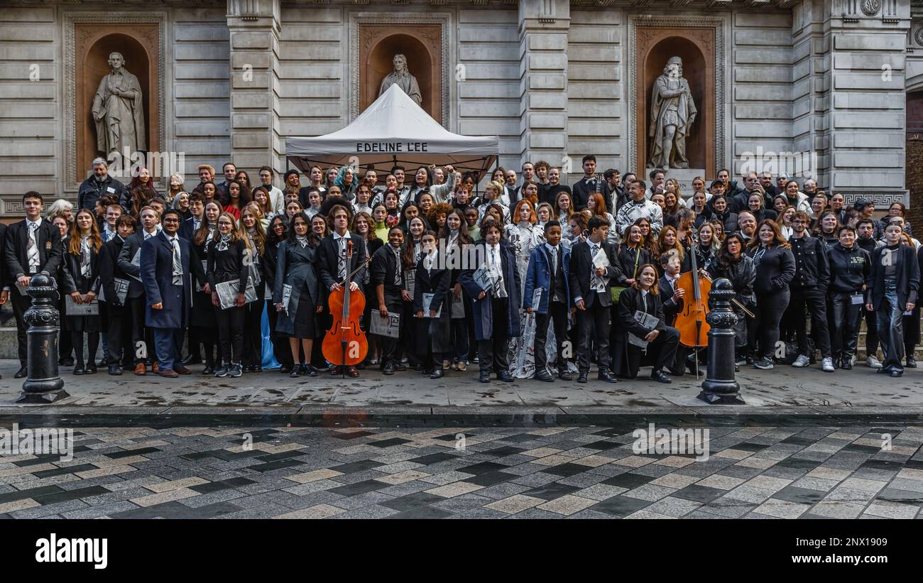 Model participants of Edeline Lee's Fall 2023 Ready-to-Wear Collection ...
