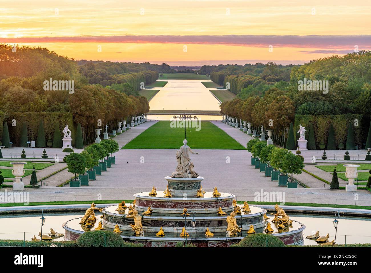 Garden of Chateau de Versailles and the Latona Fountain, near Paris in ...