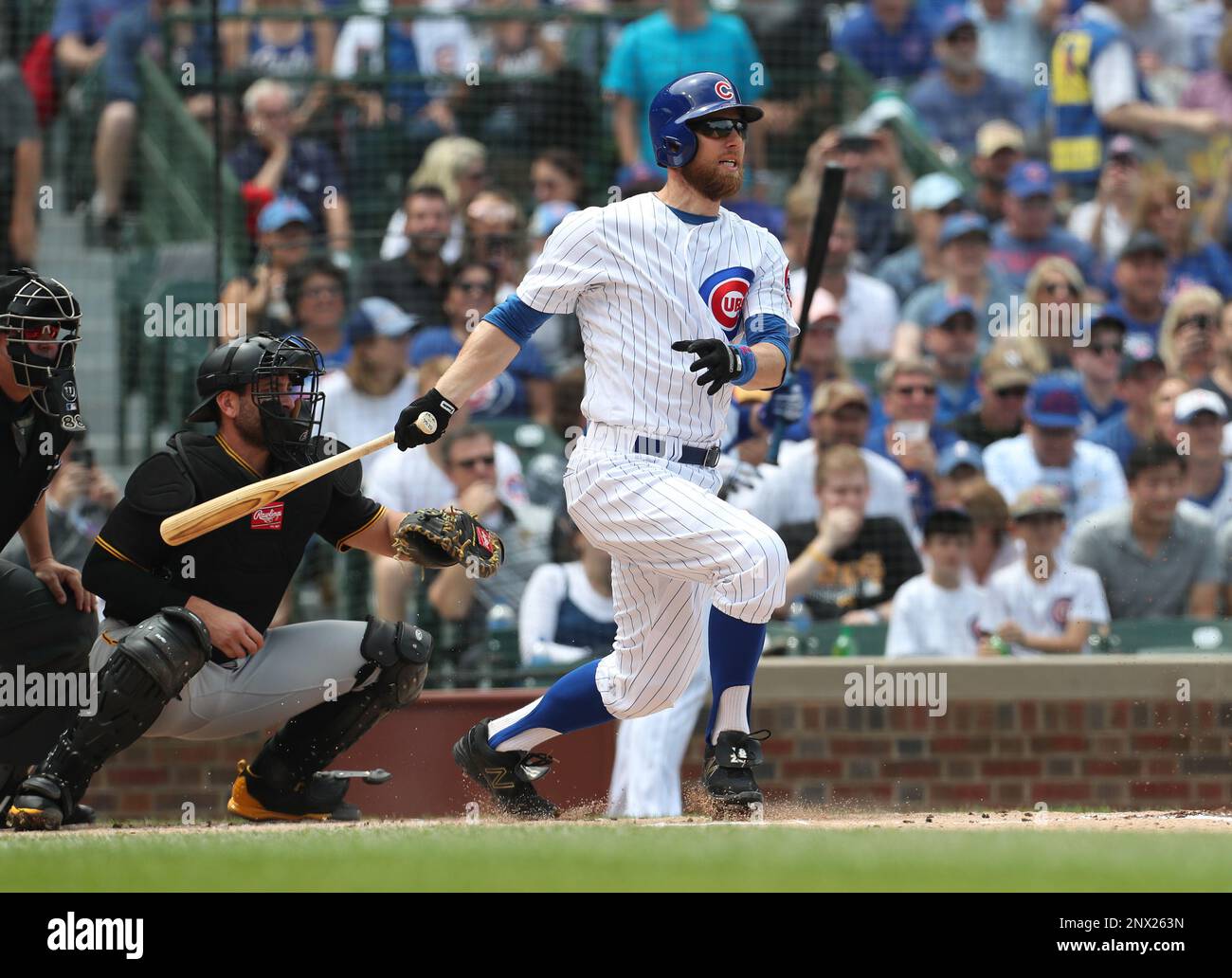 Chicago Cubs second baseman Ben Zobrist (18) hits a single to right ...