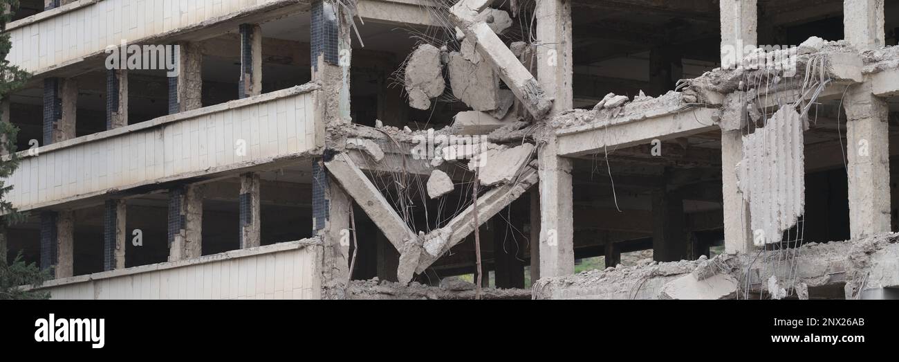 Debris and ruined building collapsed from earthquake Stock Photo - Alamy