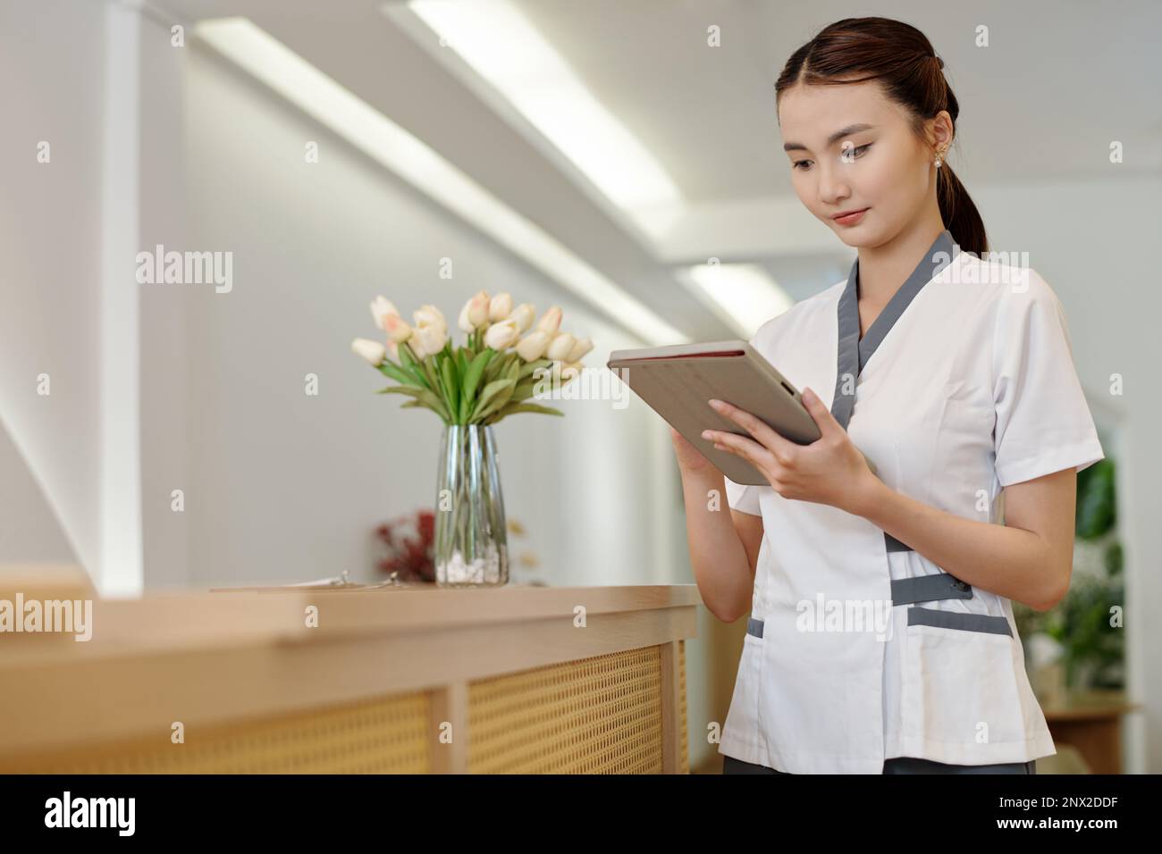 Salon receptionist computer hi-res stock photography and images - Alamy