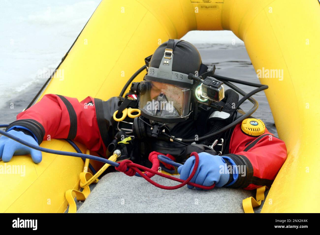 Fire department dive team hi-res stock photography and images - Alamy