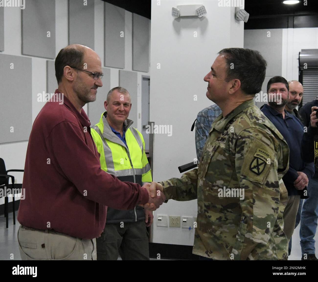 Commander of fort drum and the 10th mountain division hi-res stock ...
