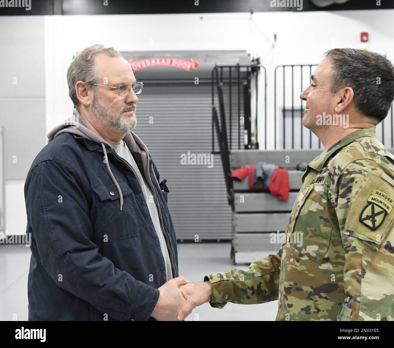 Commander of fort drum and the 10th mountain division hi-res stock ...