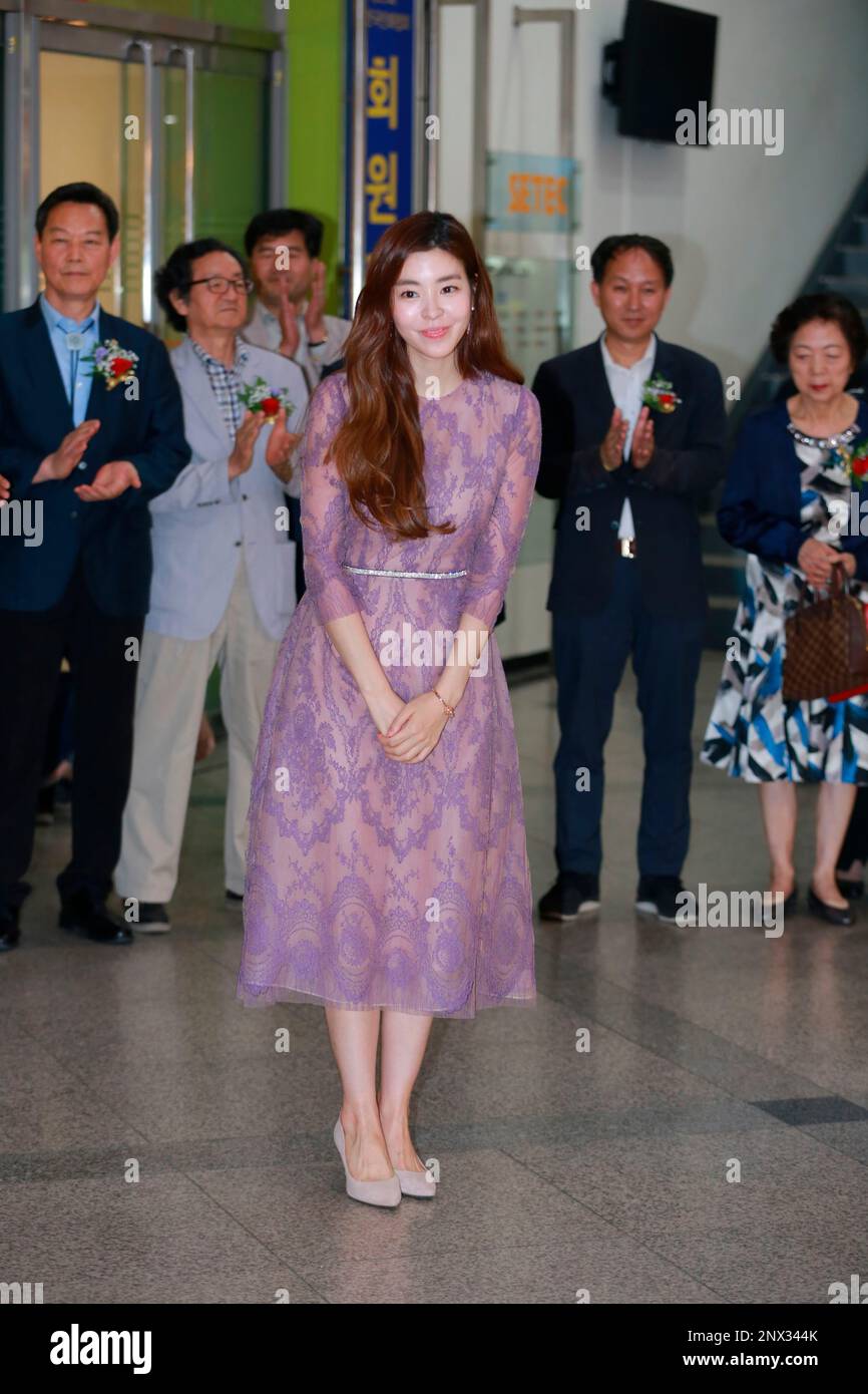 Kim Gyu-ri and Lee Sang-bong attend the opening ceremony of Korea folk art exhibition in Seoul ...