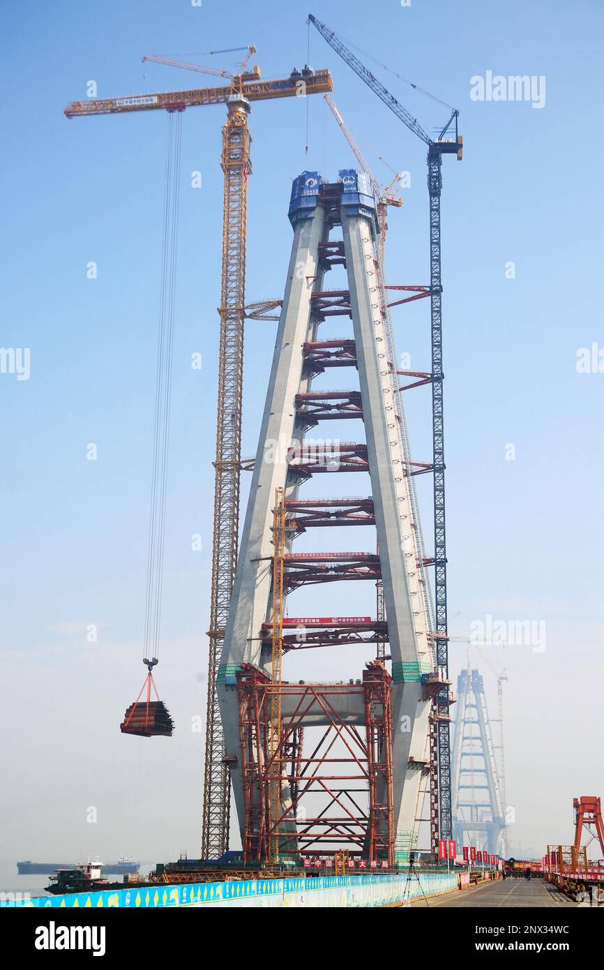 The world's largest tower crane put into construction of Changtai ...