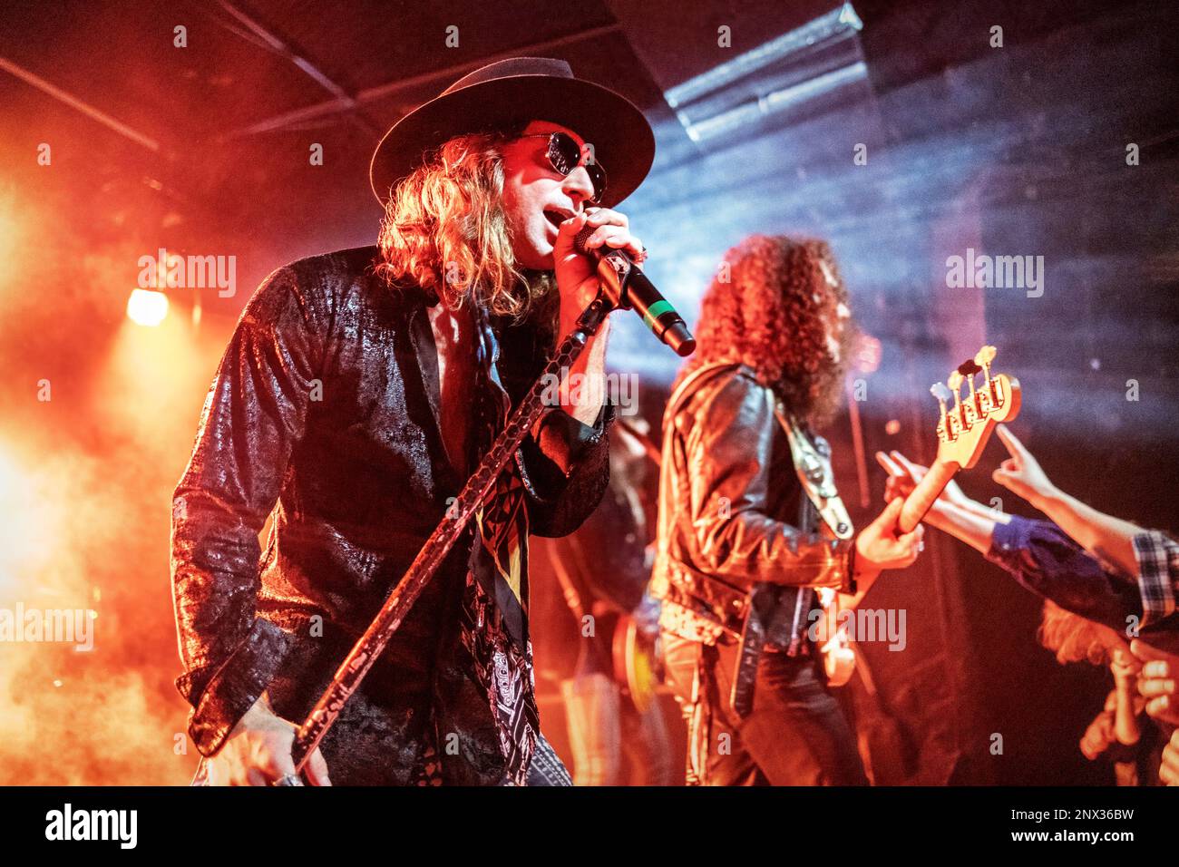 Dirty honey singer hi-res stock photography and images - Alamy