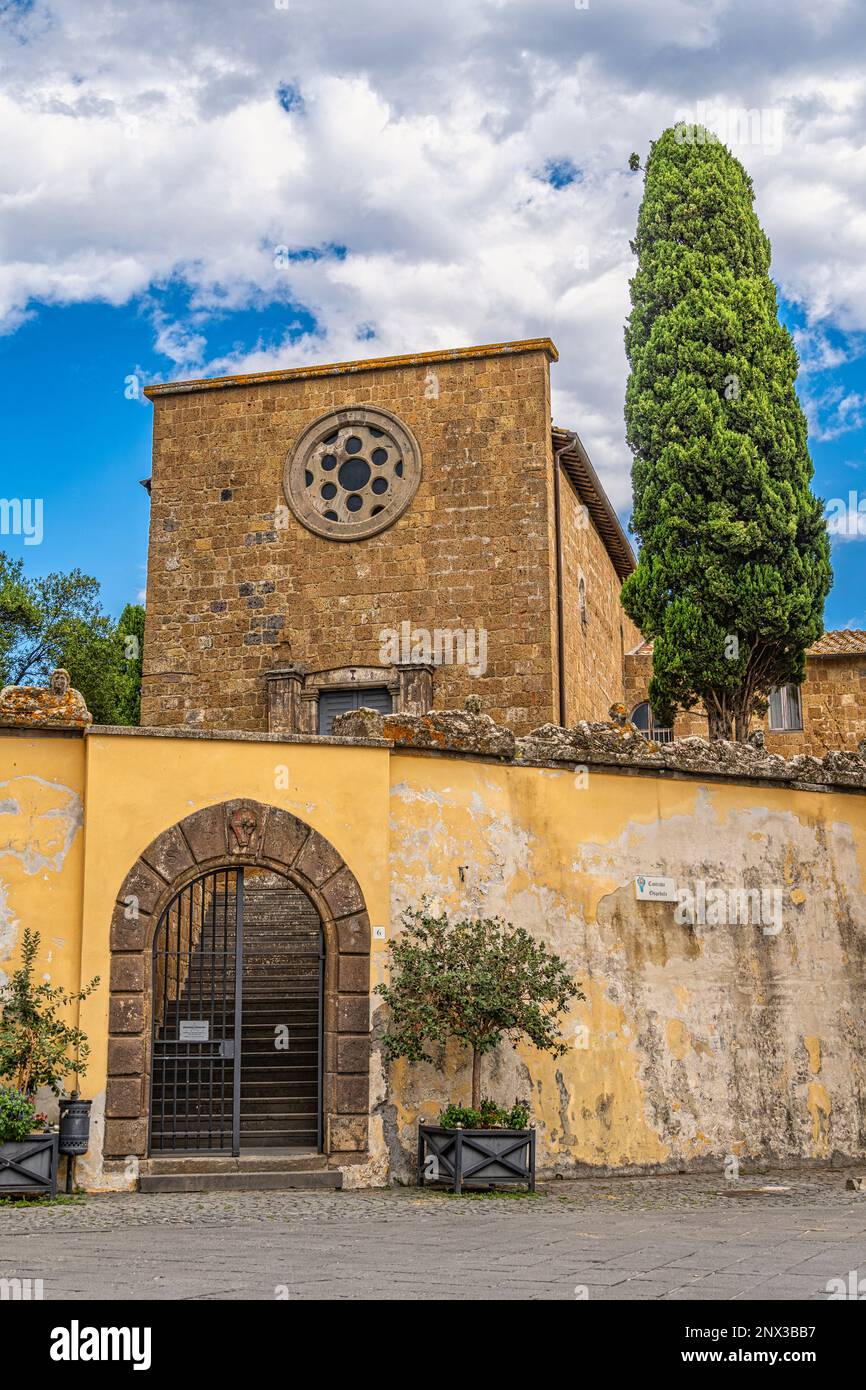 Romanesque rose window hi-res stock photography and images - Alamy