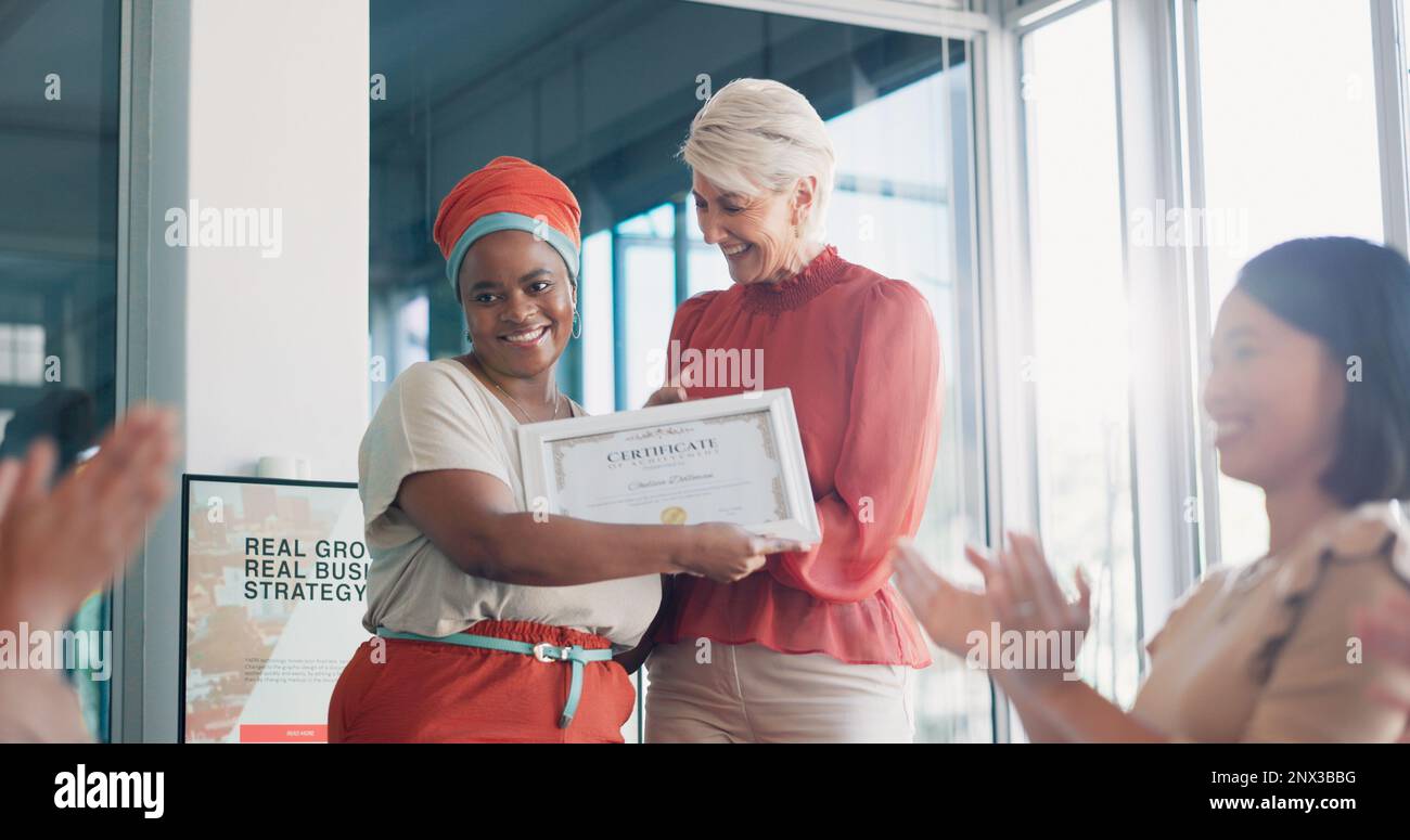 Black woman winning award hi-res stock photography and images - Alamy