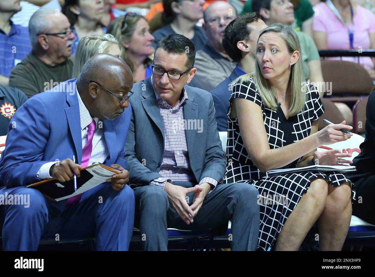 UNCASVILLE, CT - JUNE 09: Connecticut Sun head coach Curt Miller ...