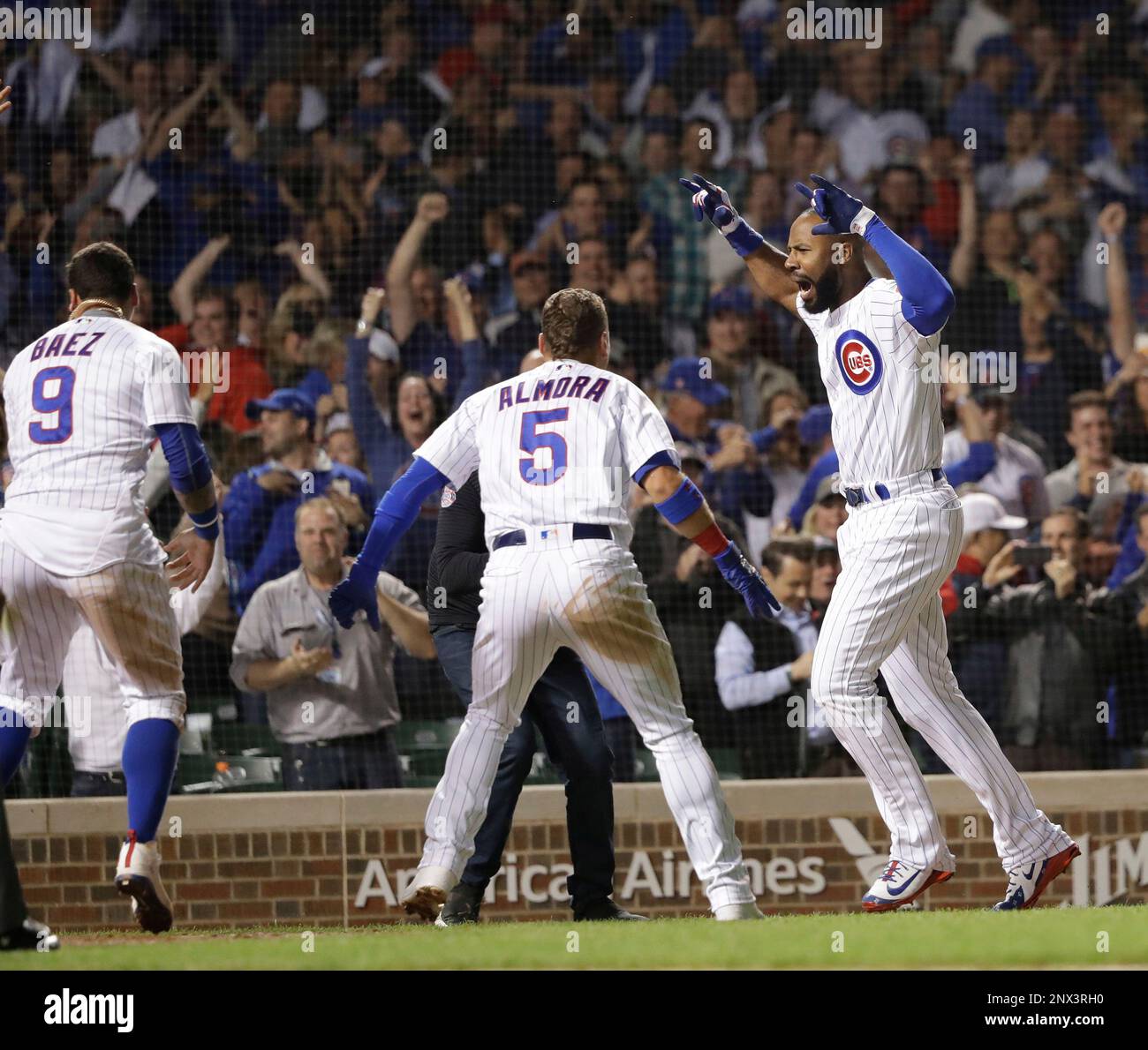 Chicago Cubs' Jason Heyward, right, celebrates his game-winning grand ...