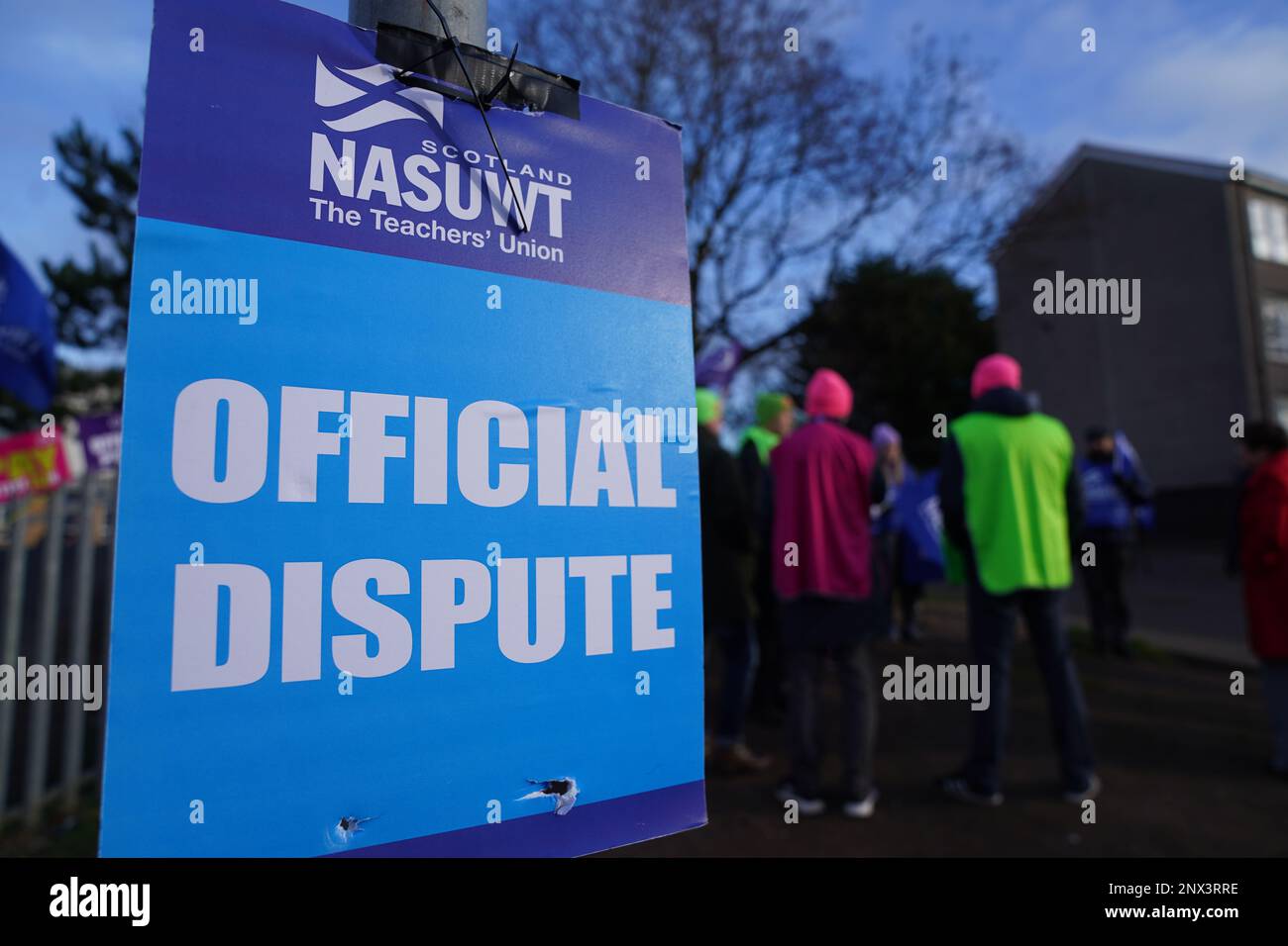 Secondary school teachers picket hi-res stock photography and images ...
