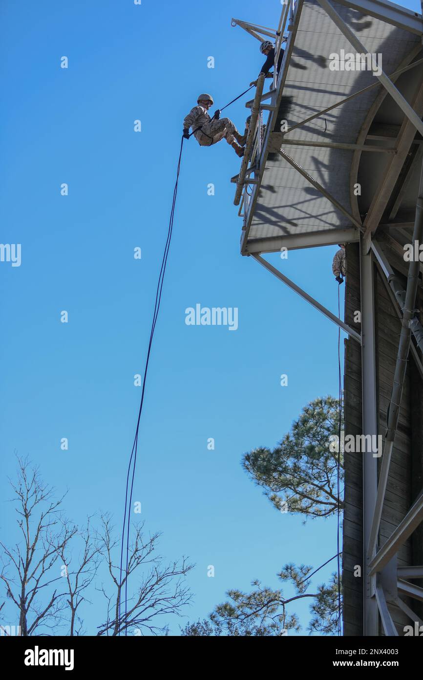 Recruits with Hotel Company, 2nd Recruit Training Battalion, execute ...