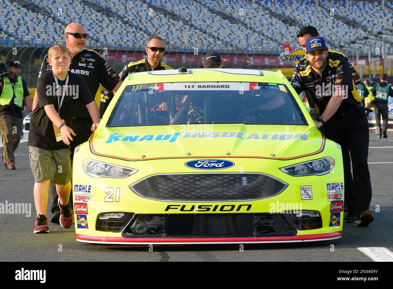 Monster energy nascar cup car series hi-res stock photography and ...