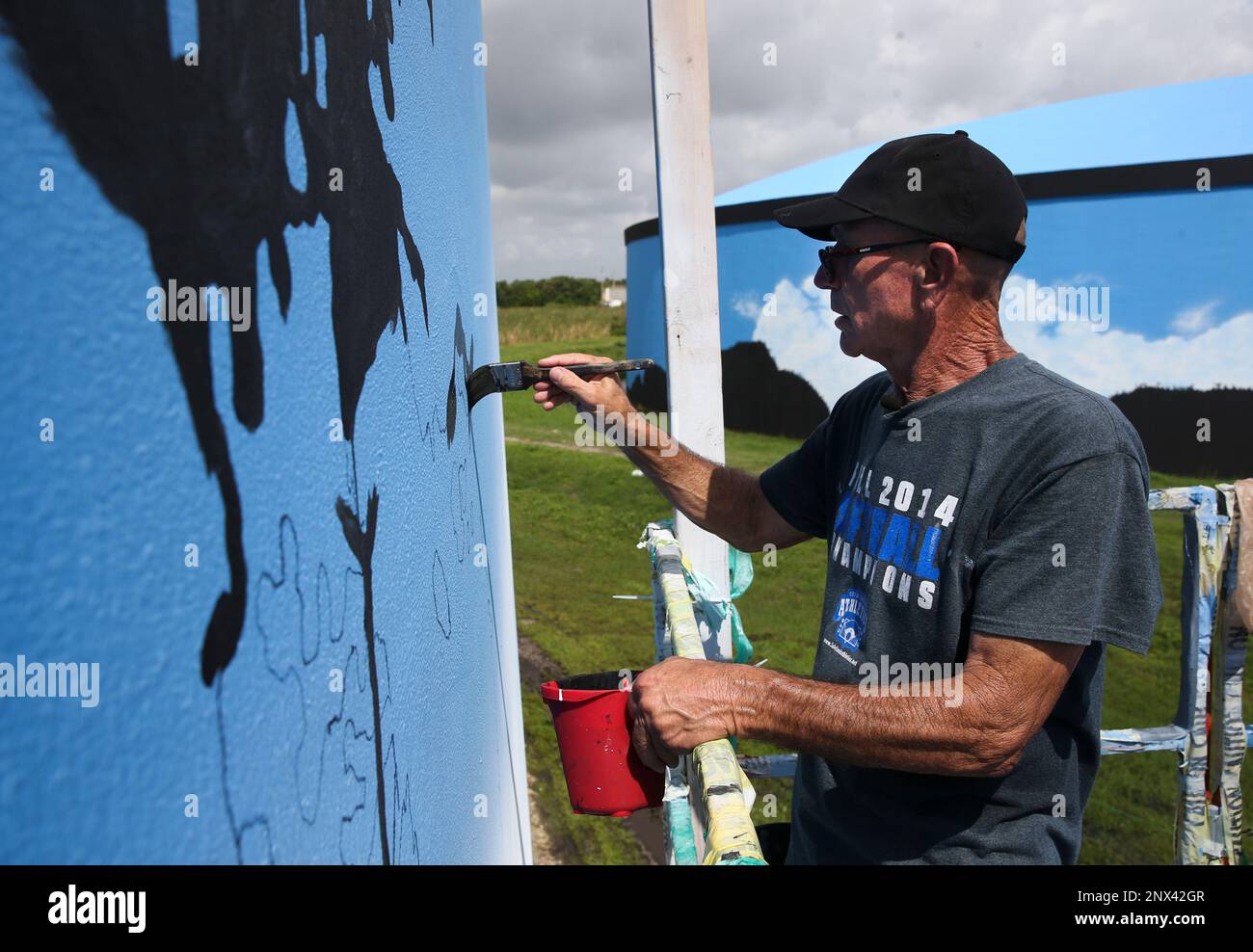 Tom Stovall, 69, the artist who painted the Crescent Lake water tower ...