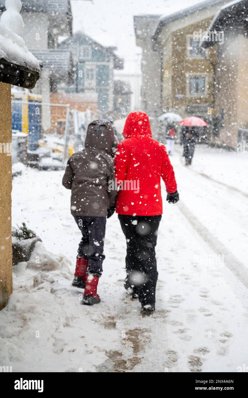 Under a dense snowfall in the streets of San Candido. Val Pusteria ...