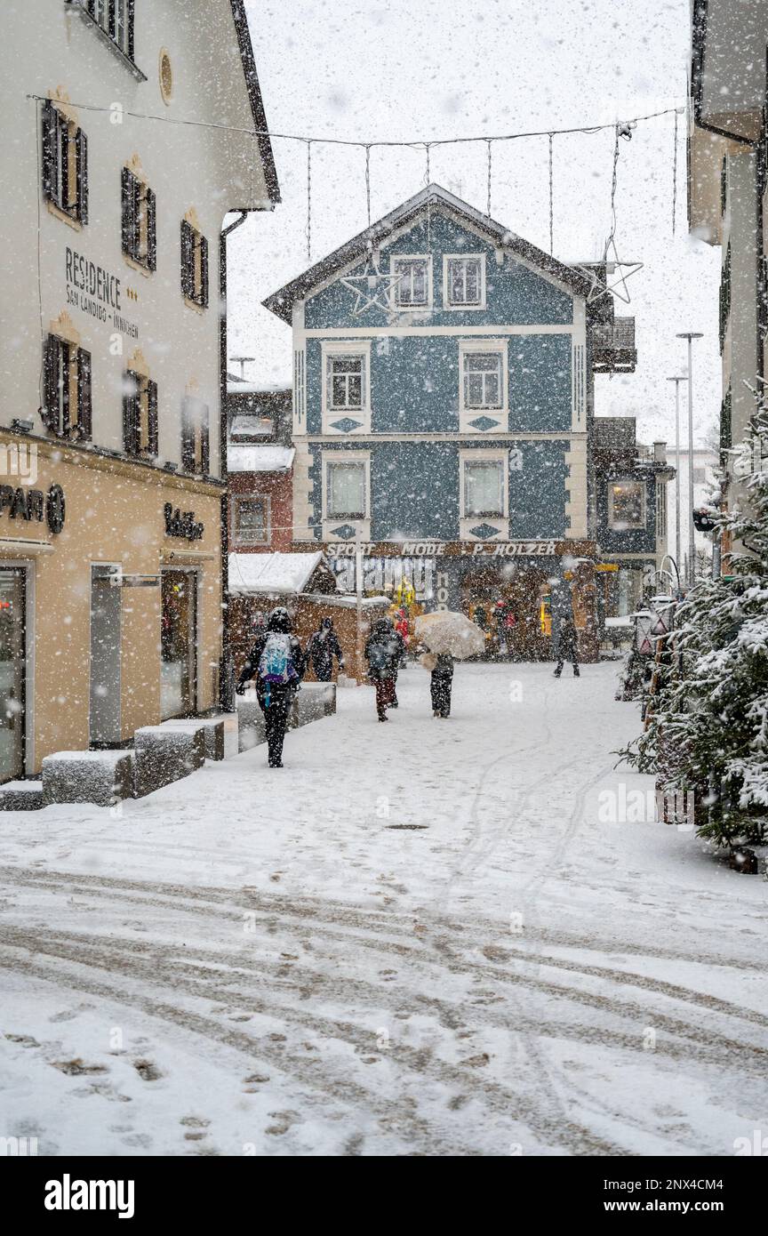 Under a dense snowfall in the streets of San Candido. Val Pusteria ...