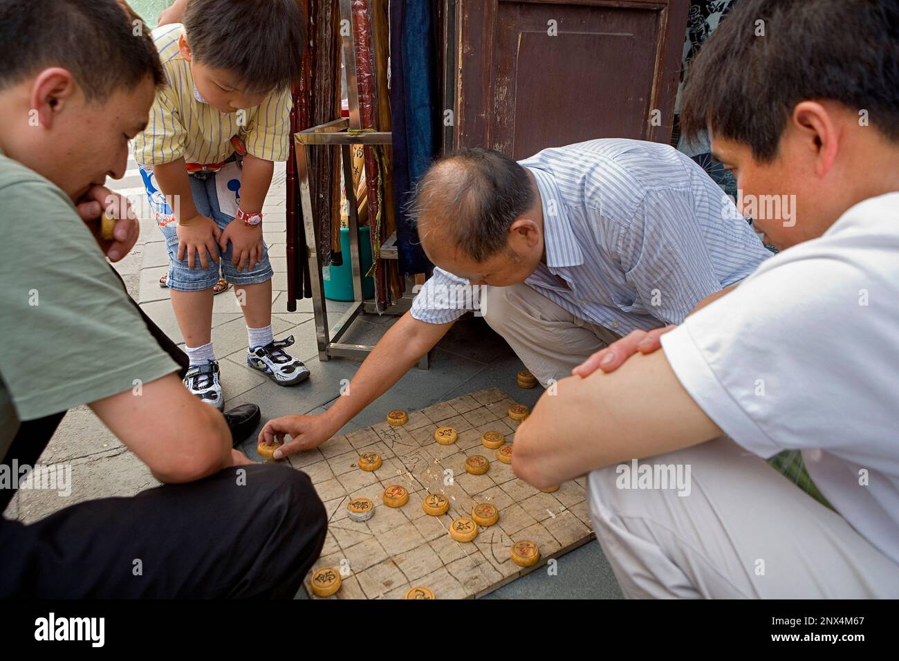 China.Shanghai: Men play Xiangqi (Chinese Chess) in Fangbang Road Stock ...