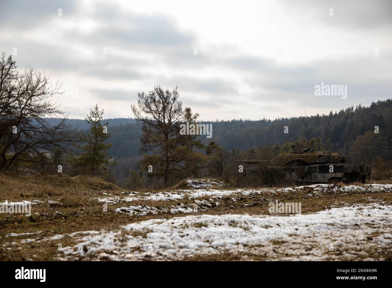 HOHENFELS, Germany—An Italian army tank regiment sets up a perimeter ...