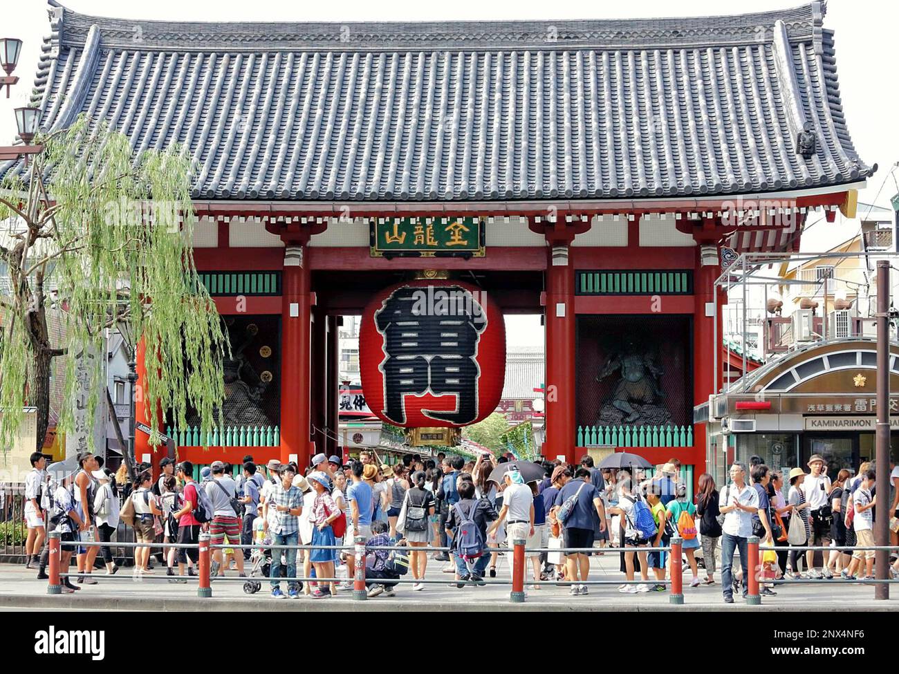 FILE:This photo taken on Aug.11, 2015 shows the Kaminarimon ("Thunder ...