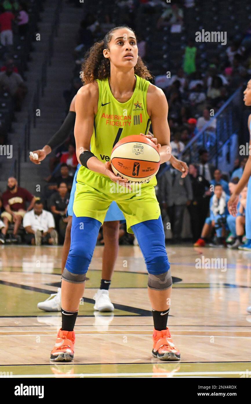 ATLANTA, GA - MAY 26: Dallas' Skylar Diggins-Smith (4) shoots a free ...