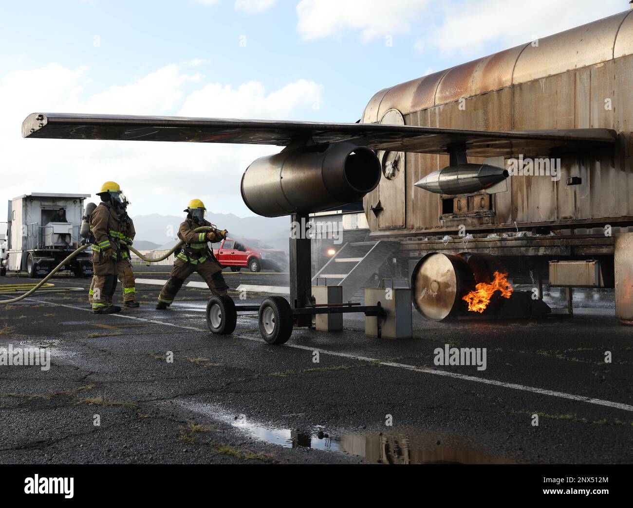 Hawaii Army National Guard Soldiers assigned to 297th Engineer ...