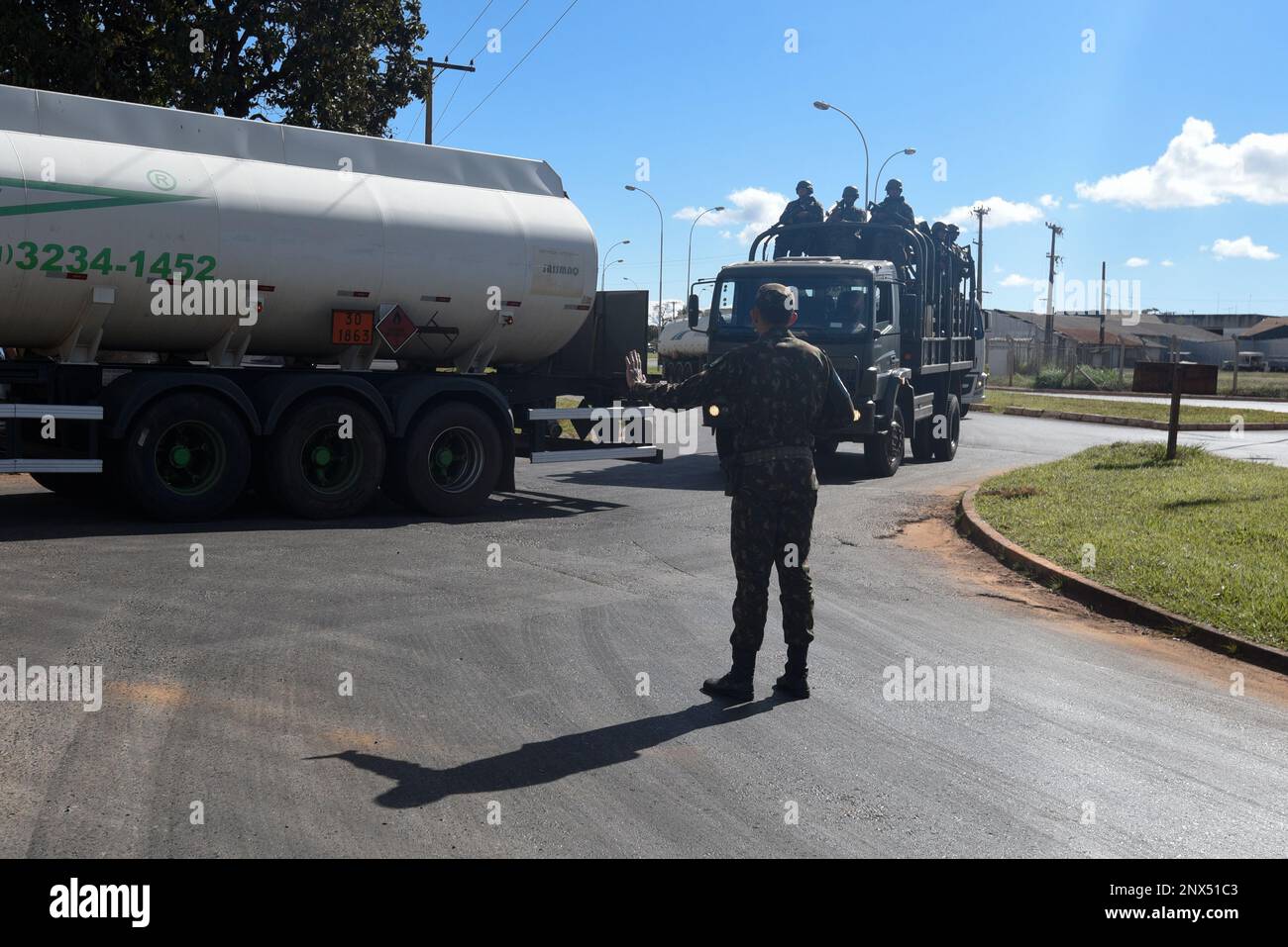 DF - Brasilia - 05/28/2018 - Tankers escort arrives in Brasilia - Tank ...