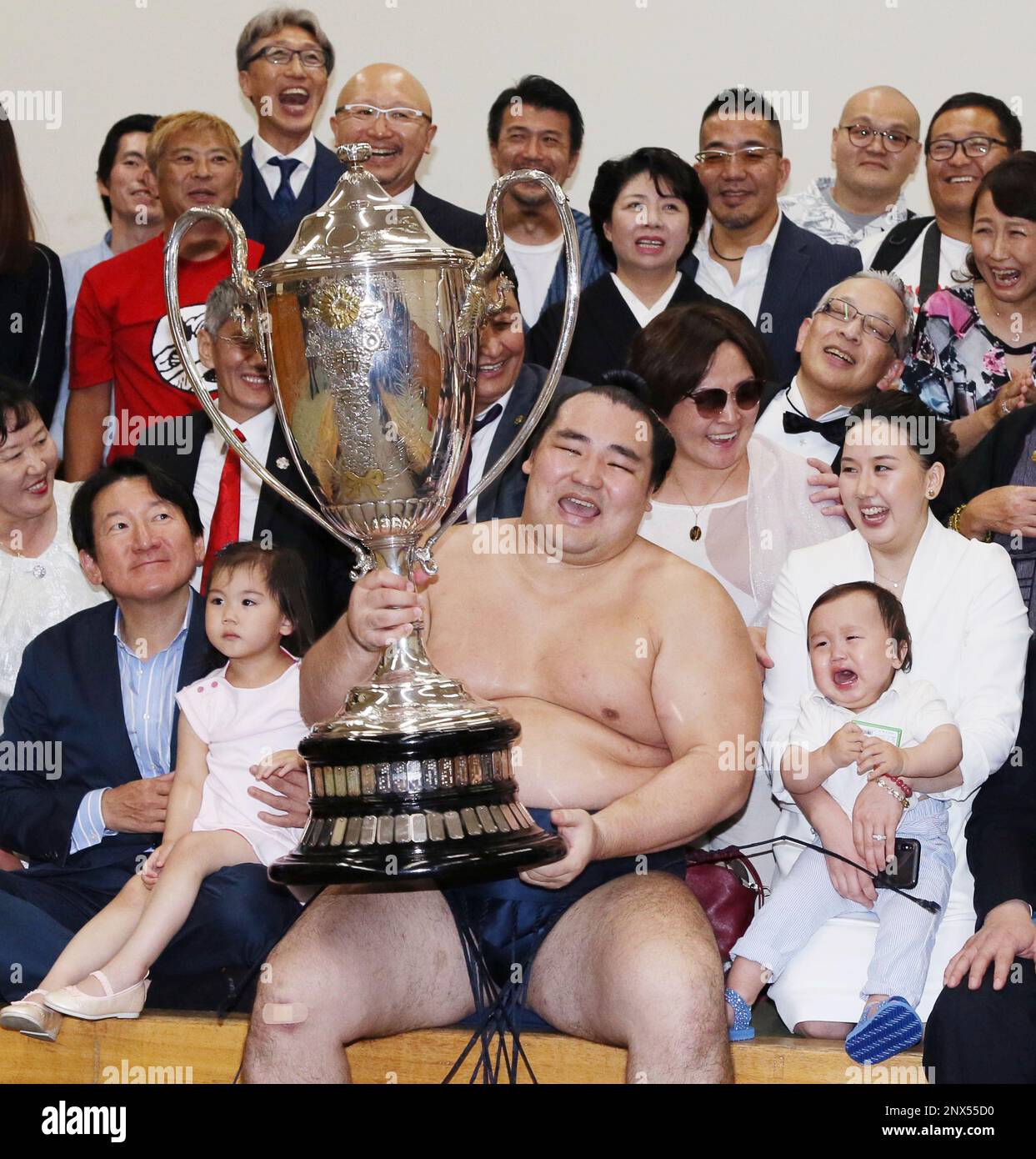 Mongolian yokozuna Kakuryu (C) celebrates with his supporters after ...