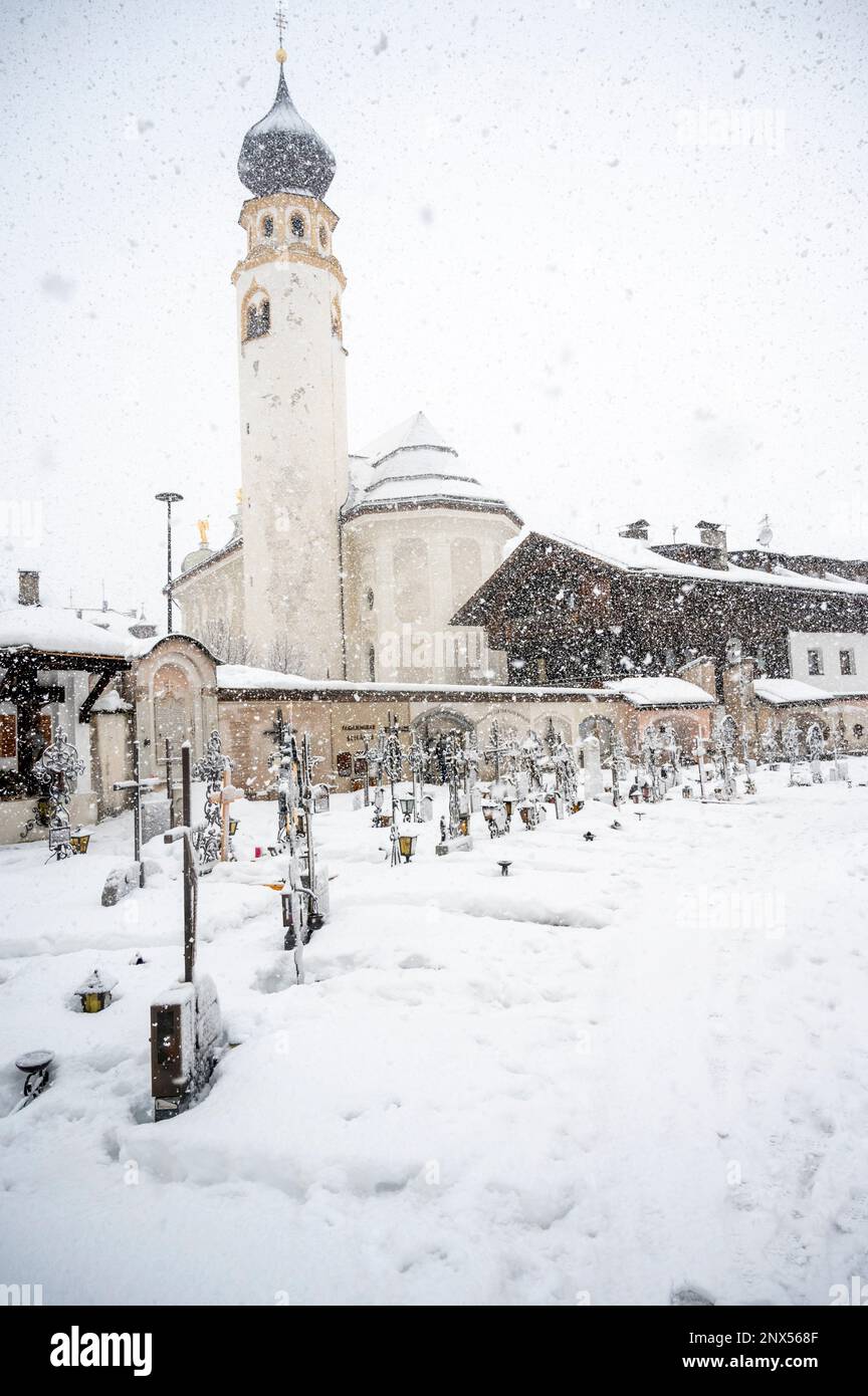 Under a dense snowfall in the streets of San Candido. Val Pusteria ...