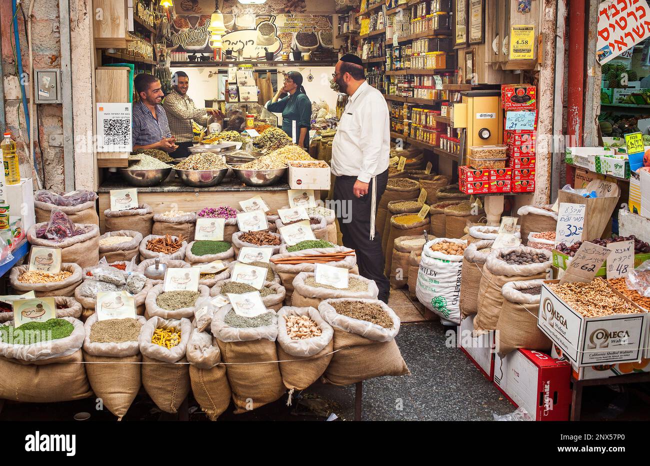 Market jerusalem vendor shopper hi-res stock photography and images - Alamy