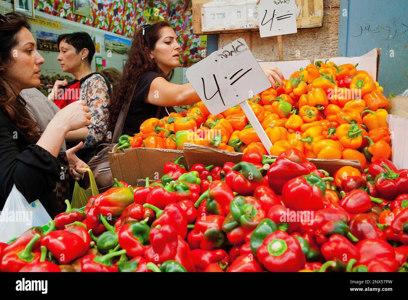 Market jerusalem vendor shopper hi-res stock photography and images - Alamy