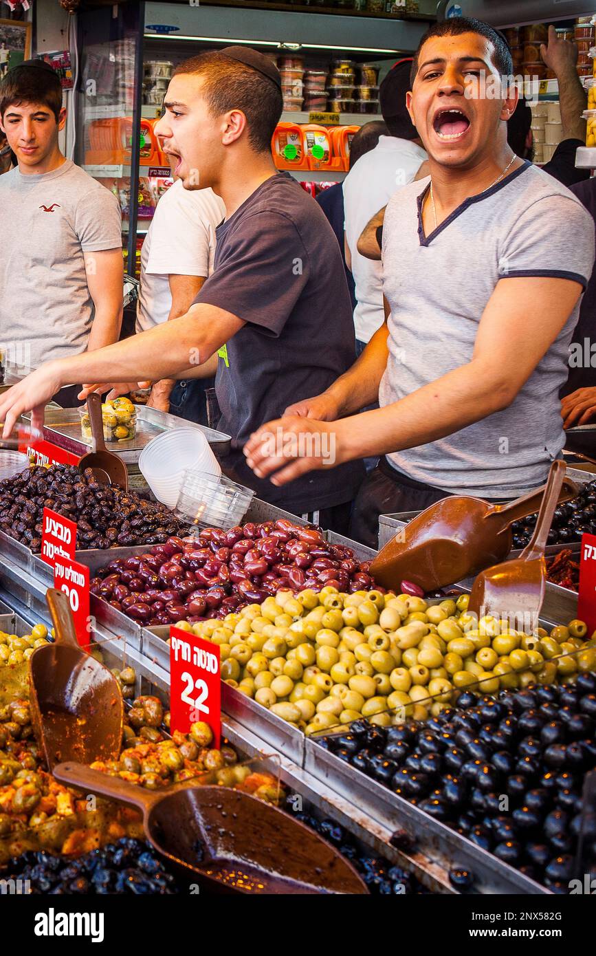 Market jerusalem vendor shopper hi-res stock photography and images - Alamy