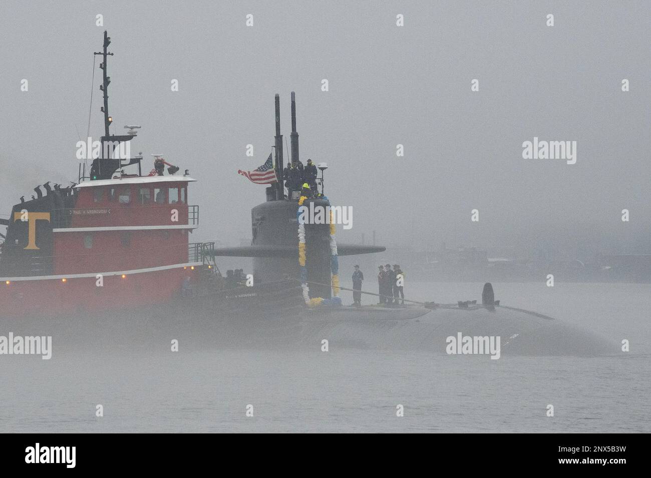 The Los Angeles-class fast-attack submarine USS Newport News (SSN 750 ...