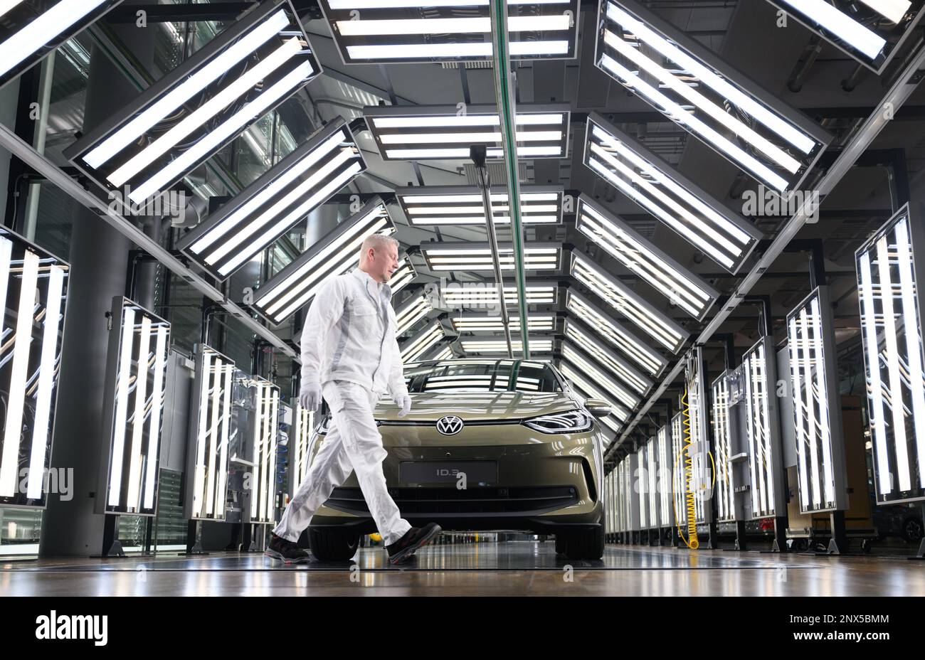 Dresden, Germany. 01st Mar, 2023. Rainer Hopp, foreman in the vehicle ...