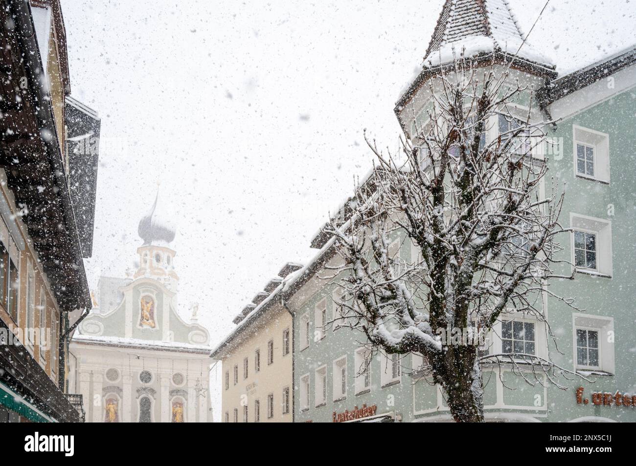 Under a dense snowfall in the streets of San Candido. Val Pusteria ...