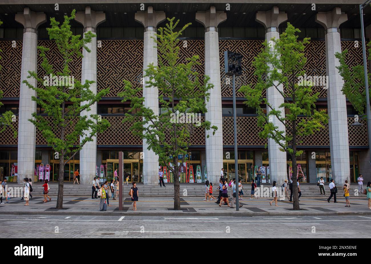 Sejong Center for the Performing Arts, in Gwanghwamun Square, Seoul ...